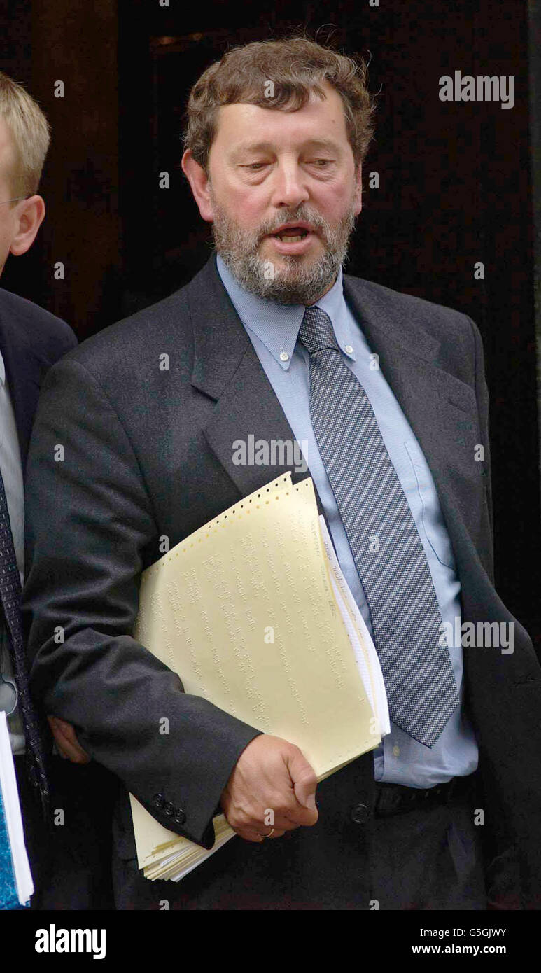 Home secretary david blunkett leaving number 10 downing street hi-res ...