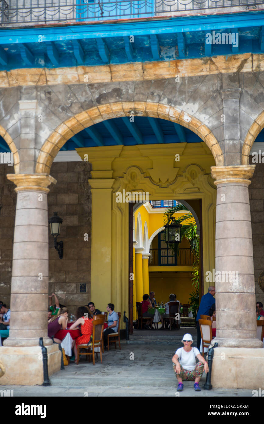El Patio, Plaza de la Catedral, Havana, Cuba Stock Photo - Alamy