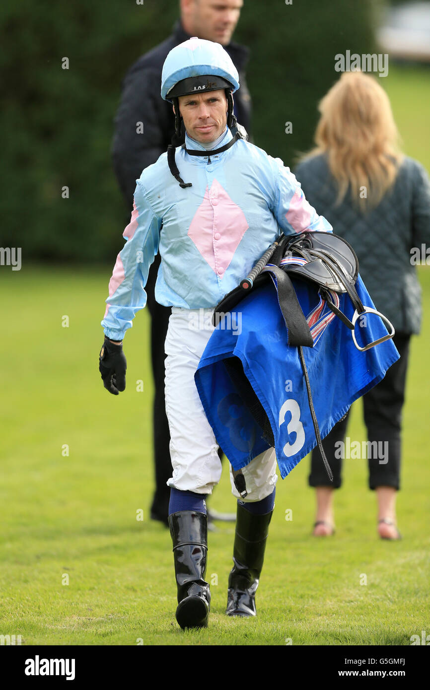 Full length horse racing races hi-res stock photography and images - Alamy