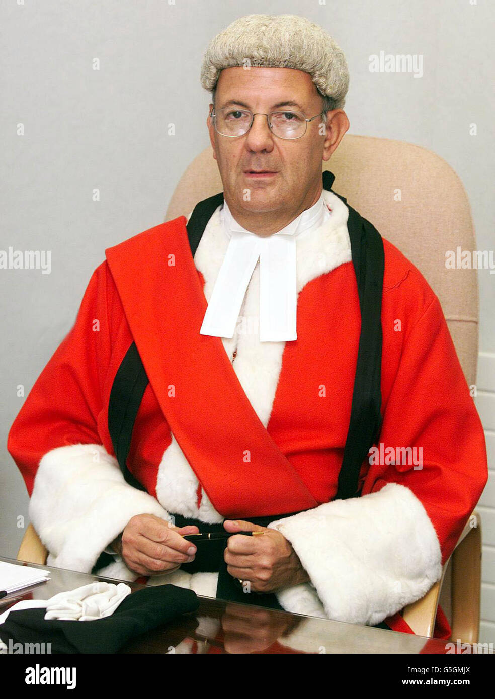 Leeds united midfielder lee bowyer hi-res stock photography and images ...