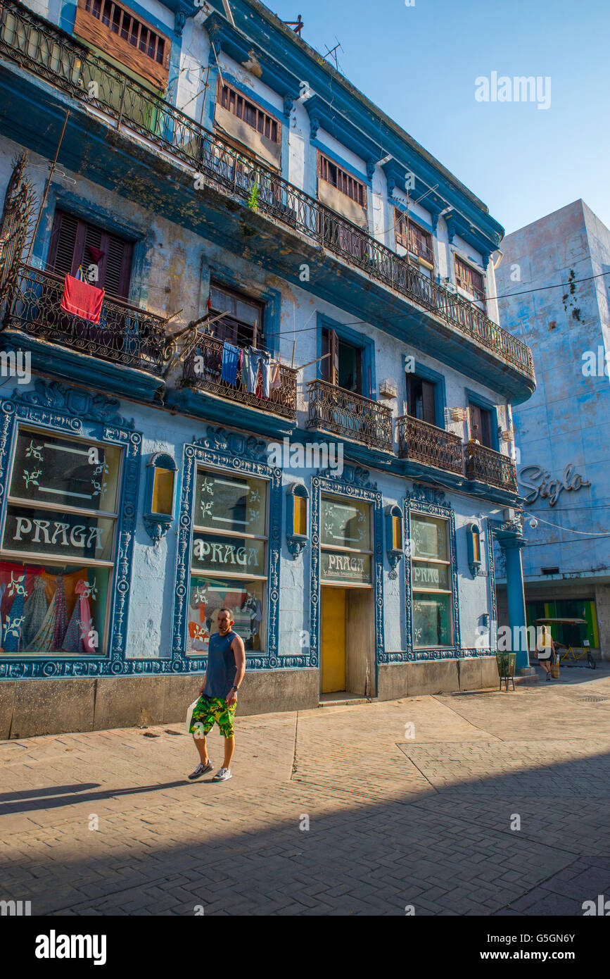 Houses and buildings in Havana, Cuba Stock Photo - Alamy