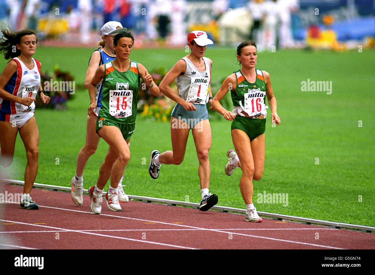Irish marathon girls elizabeth bullen hi-res stock photography and ...