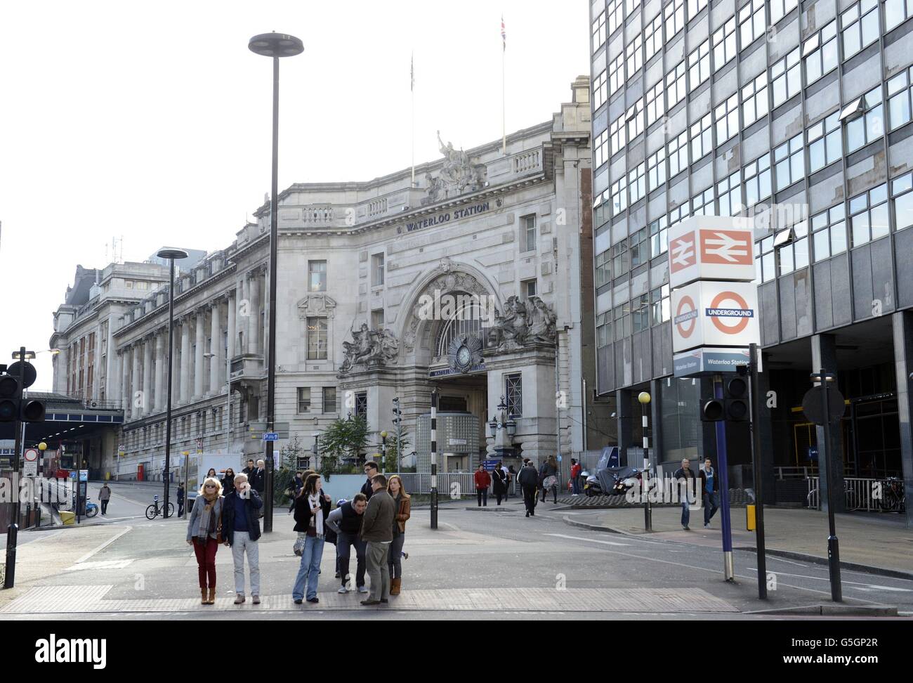 Barnes rail station hi-res stock photography and images - Alamy
