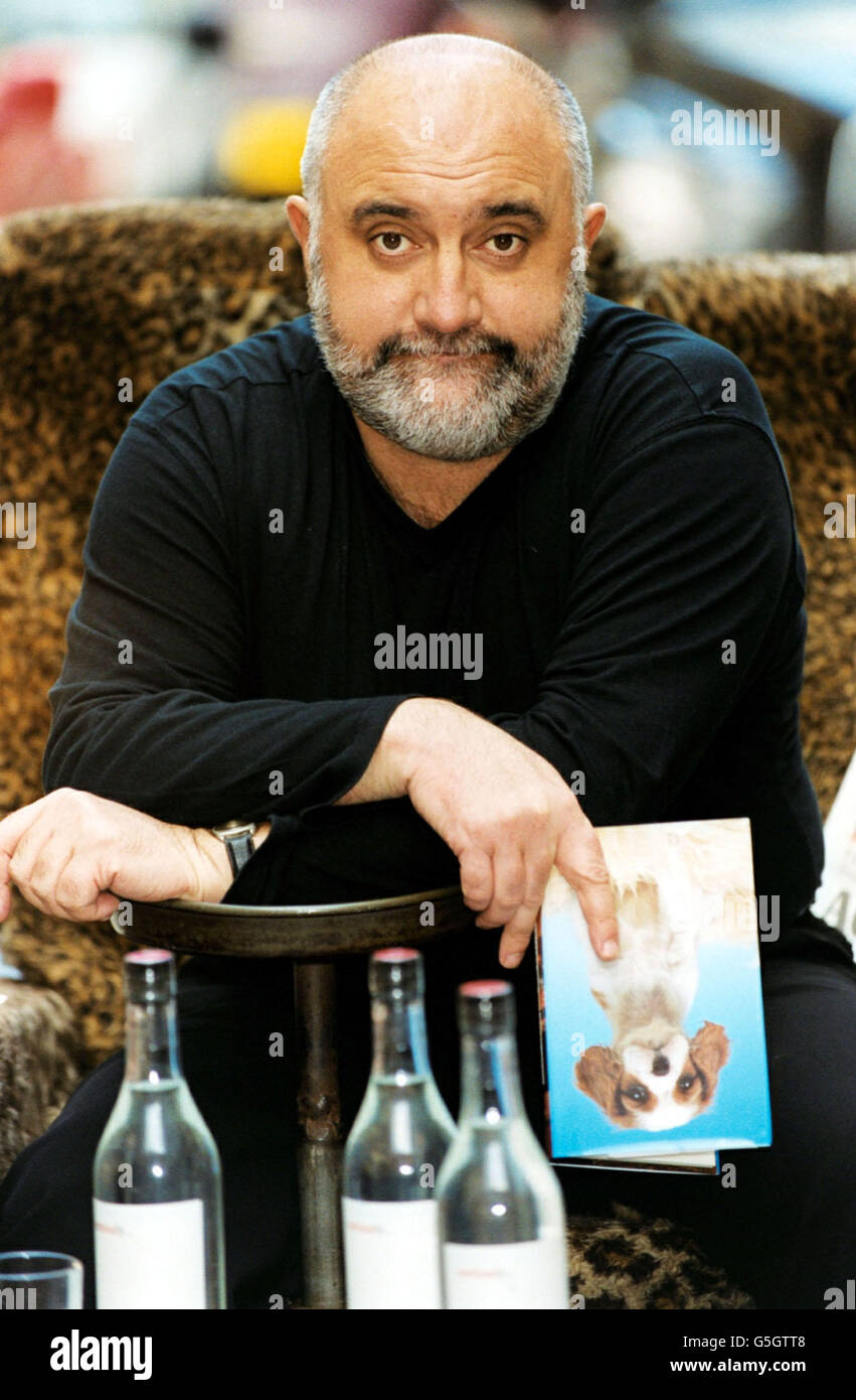 Alexei sayle the young ones hi-res stock photography and images - Alamy