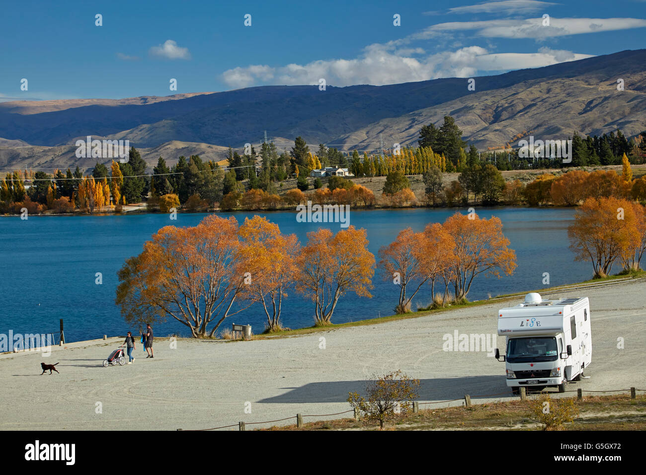 Campervan and autumn colour, Lake Dunstan, Cromwell, Central Otago ...