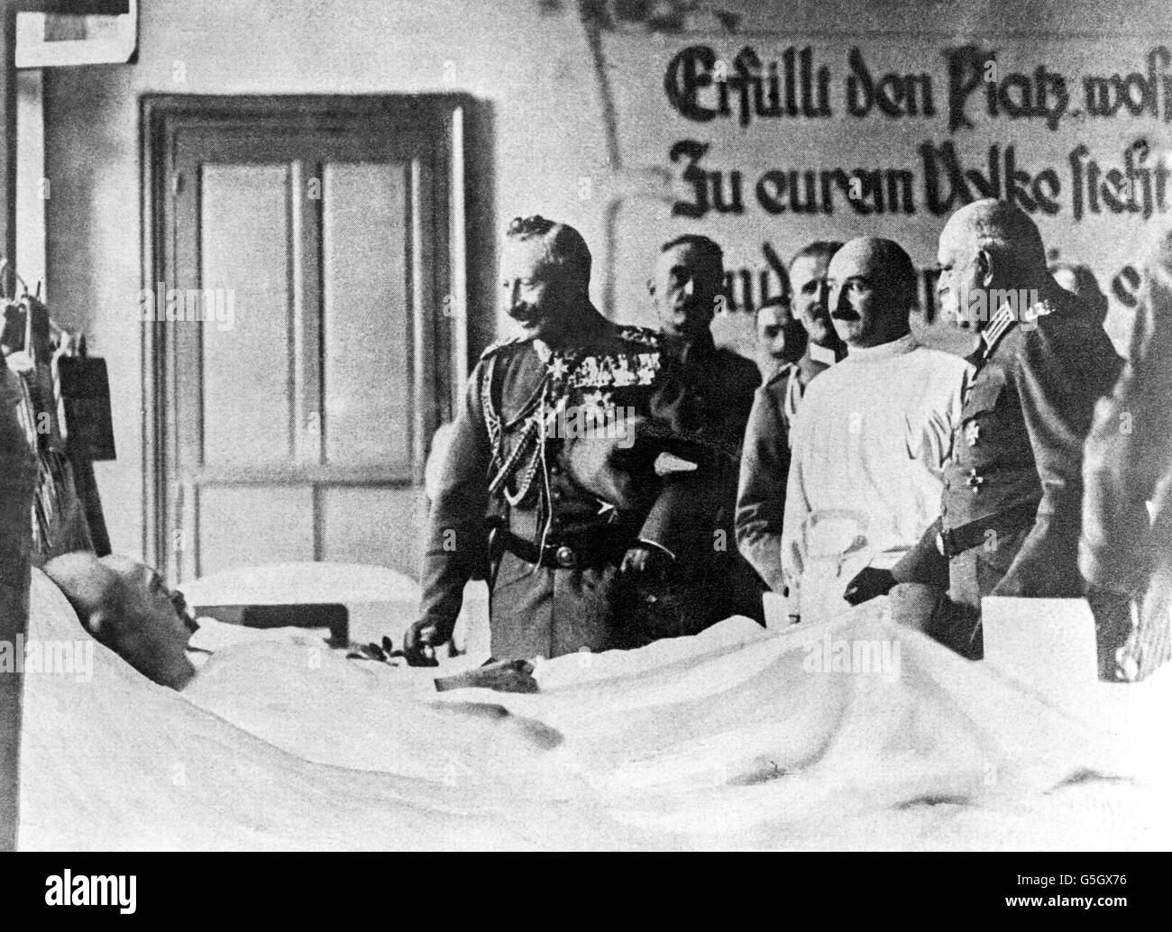 War wounded world ii Black and White Stock Photos & Images - Alamy