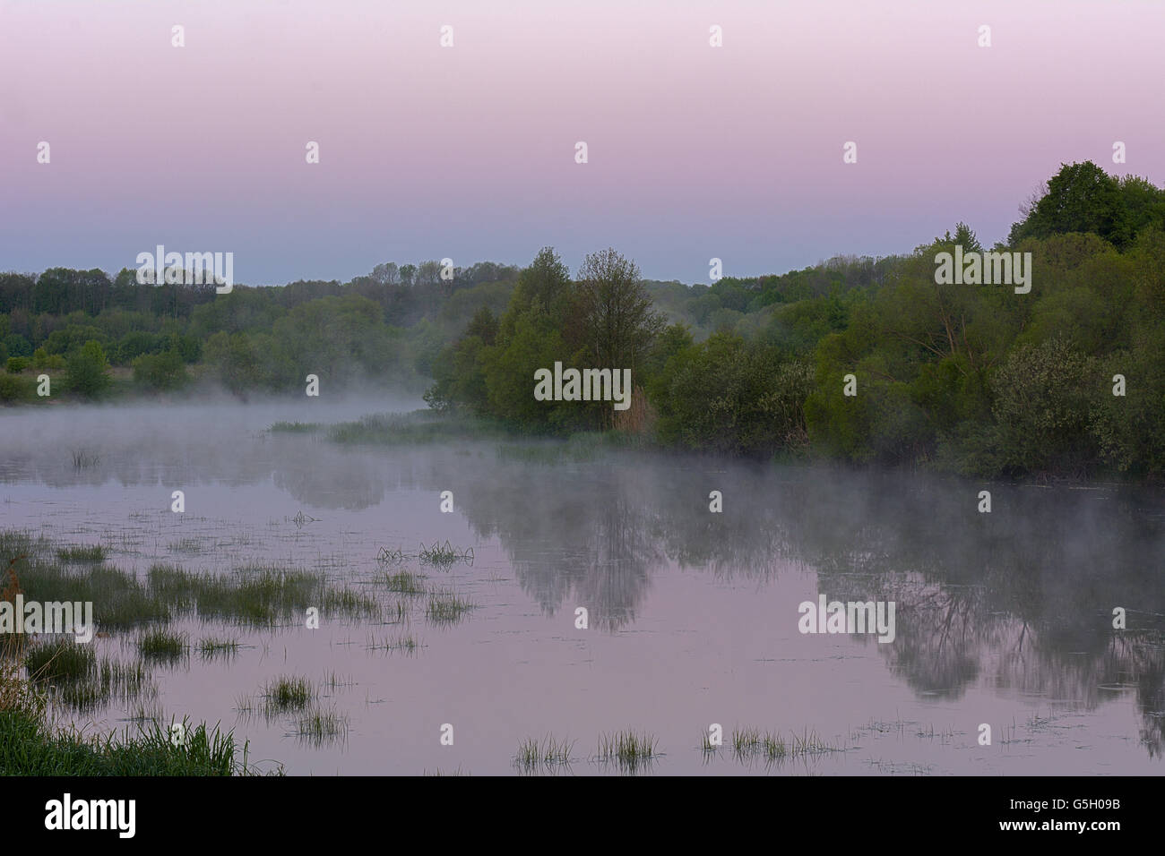 Fog over the river hi-res stock photography and images - Alamy