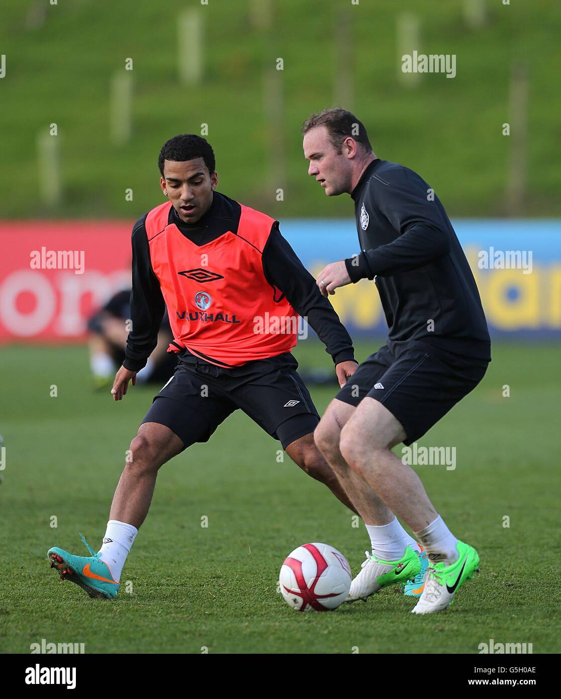 England's Aaron Lennon (left) and Wayne Rooney (right) during the ...