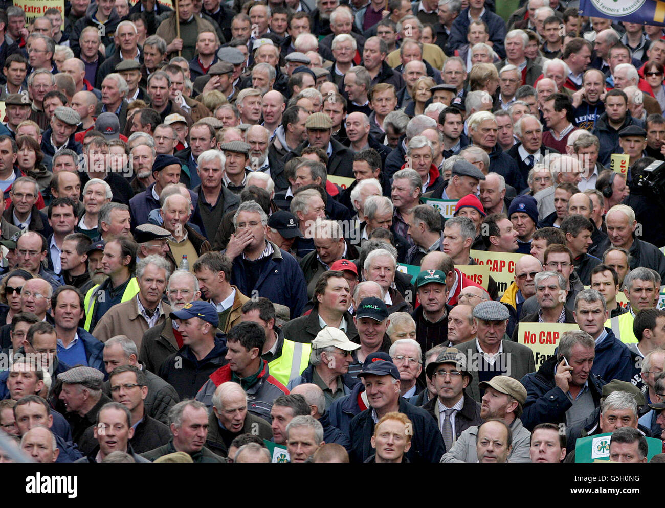 Farmers fighting hi-res stock photography and images - Alamy