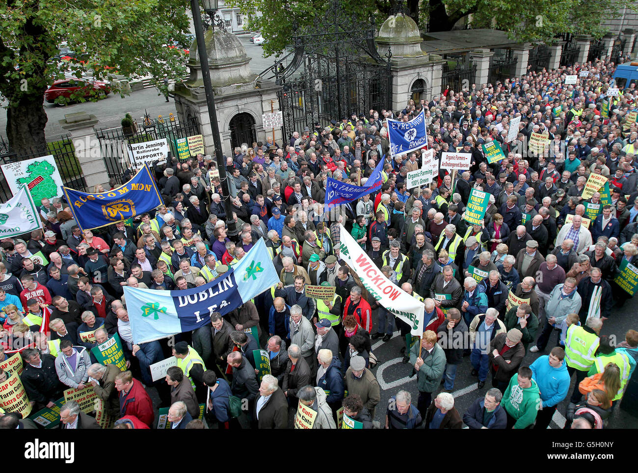 Thousands of Farmers' protest at the IFA day of action Fighting For The ...