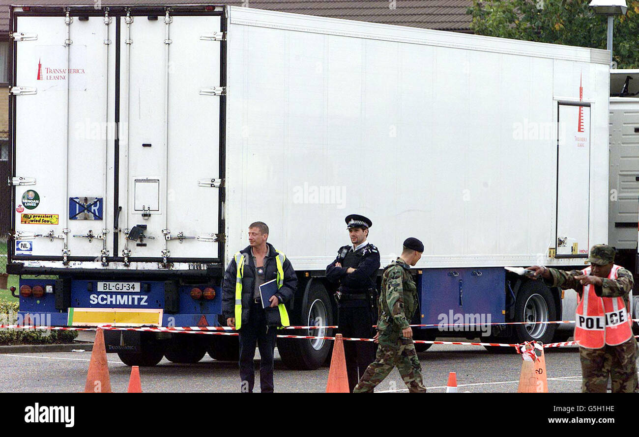 Personnel guard a lorry outside RAF Lakenheath Stock Photo - Alamy
