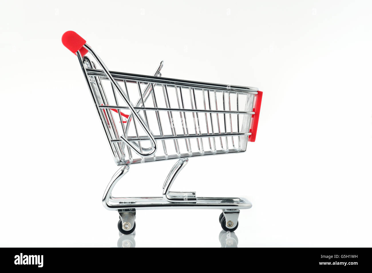 Side view of Shopping Cart Stock Photo - Alamy