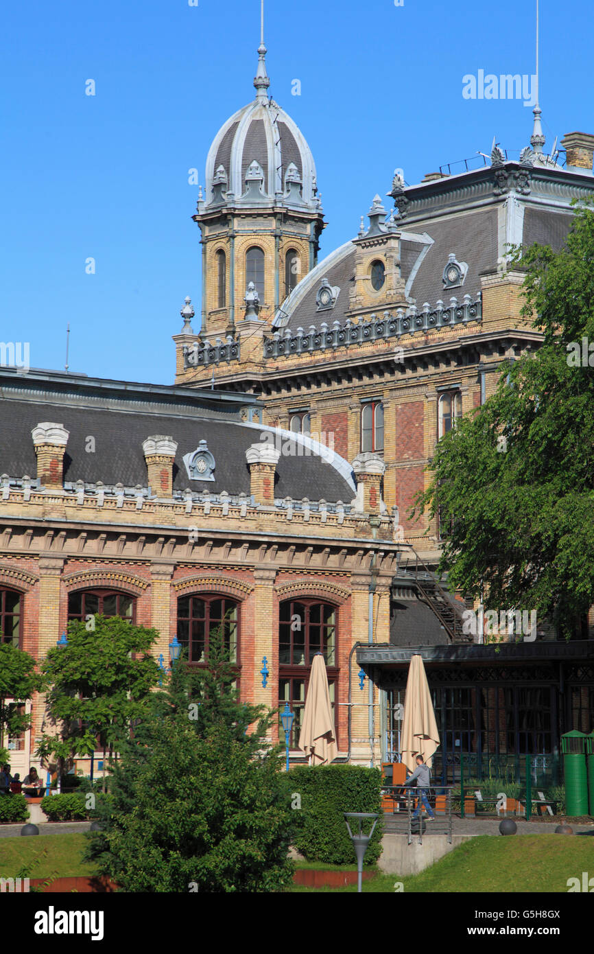 Hungary, Budapest, Nyugati Railway Station Stock Photo - Alamy