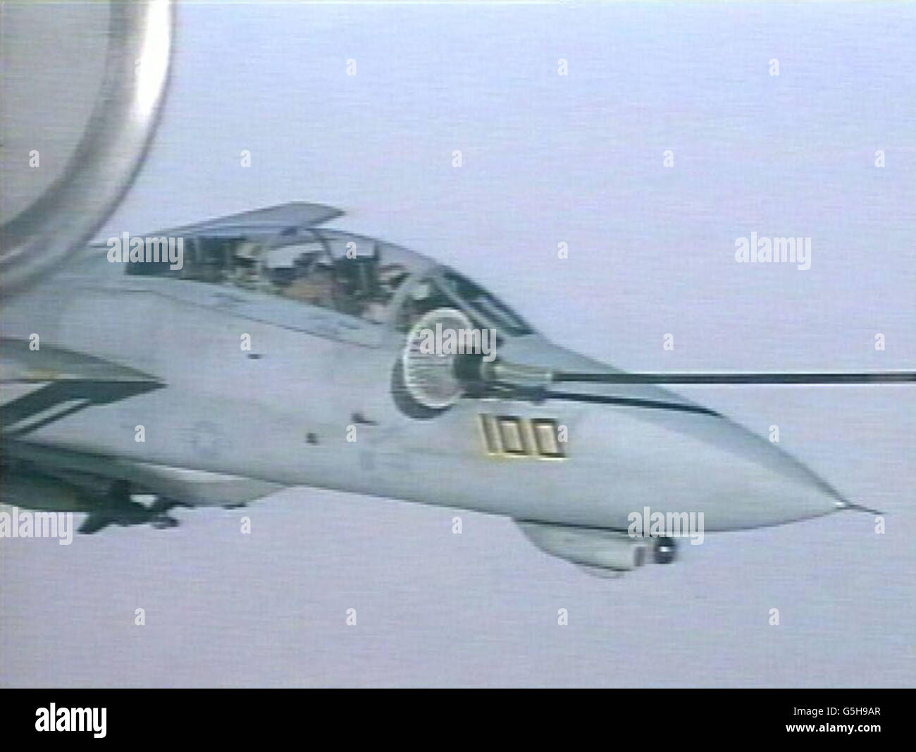 Ministry of Defence image of an RAF VC10 tanker aircraft refuelling ...