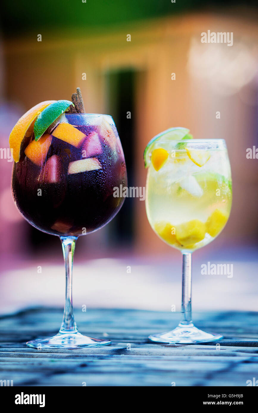 Alcoholic drinks outside hi-res stock photography and images - Alamy