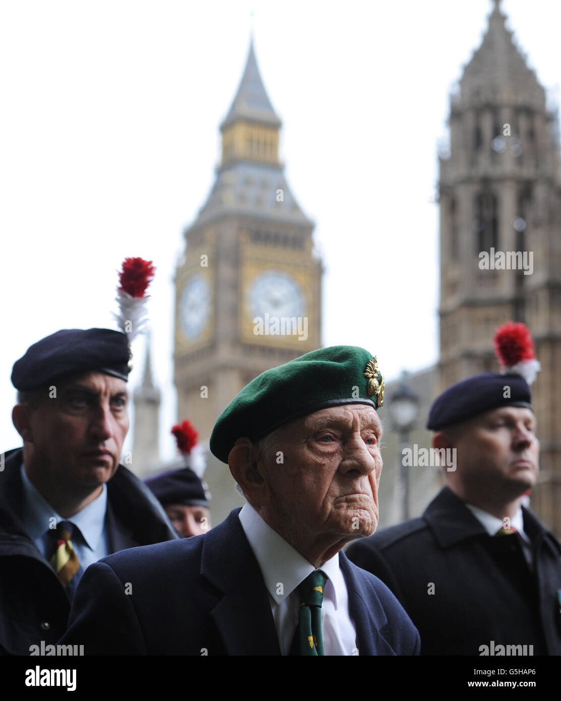 Corporal Sid Gibbons (centre) who is 92 and fought in Burma and a ...