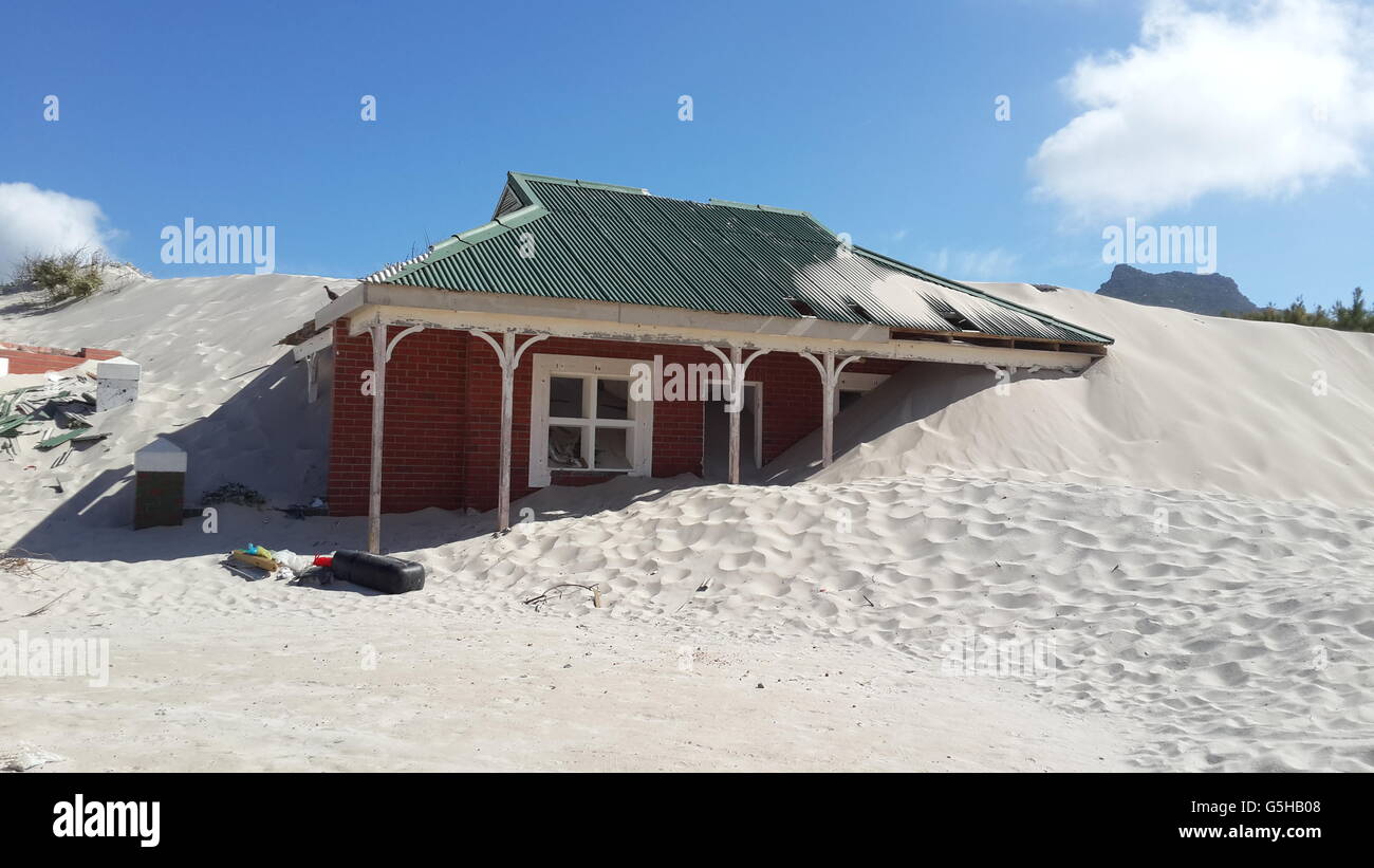 Sand house hi-res stock photography and images - Alamy