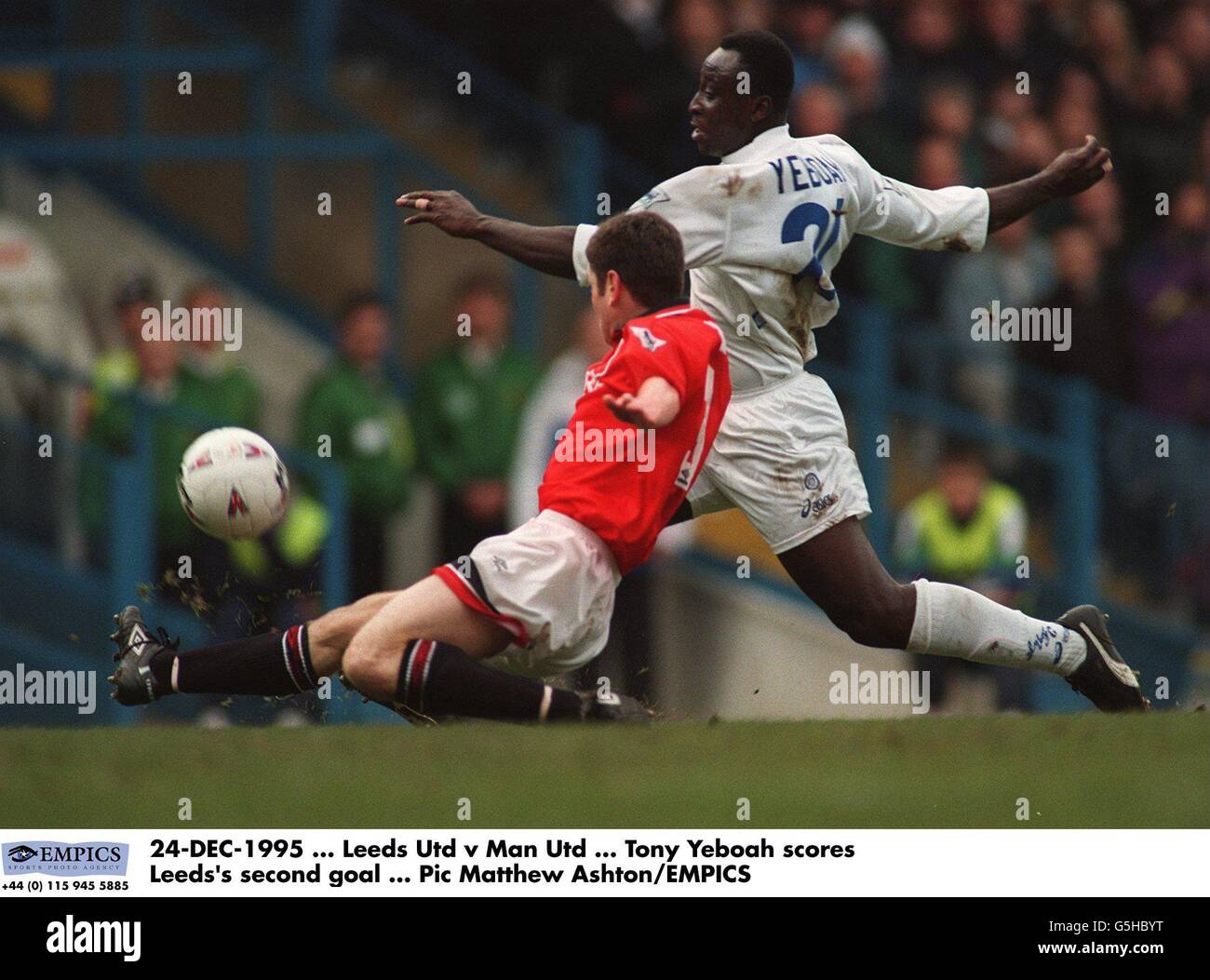 Leeds united v manchester united 1995 hi-res stock photography and ...