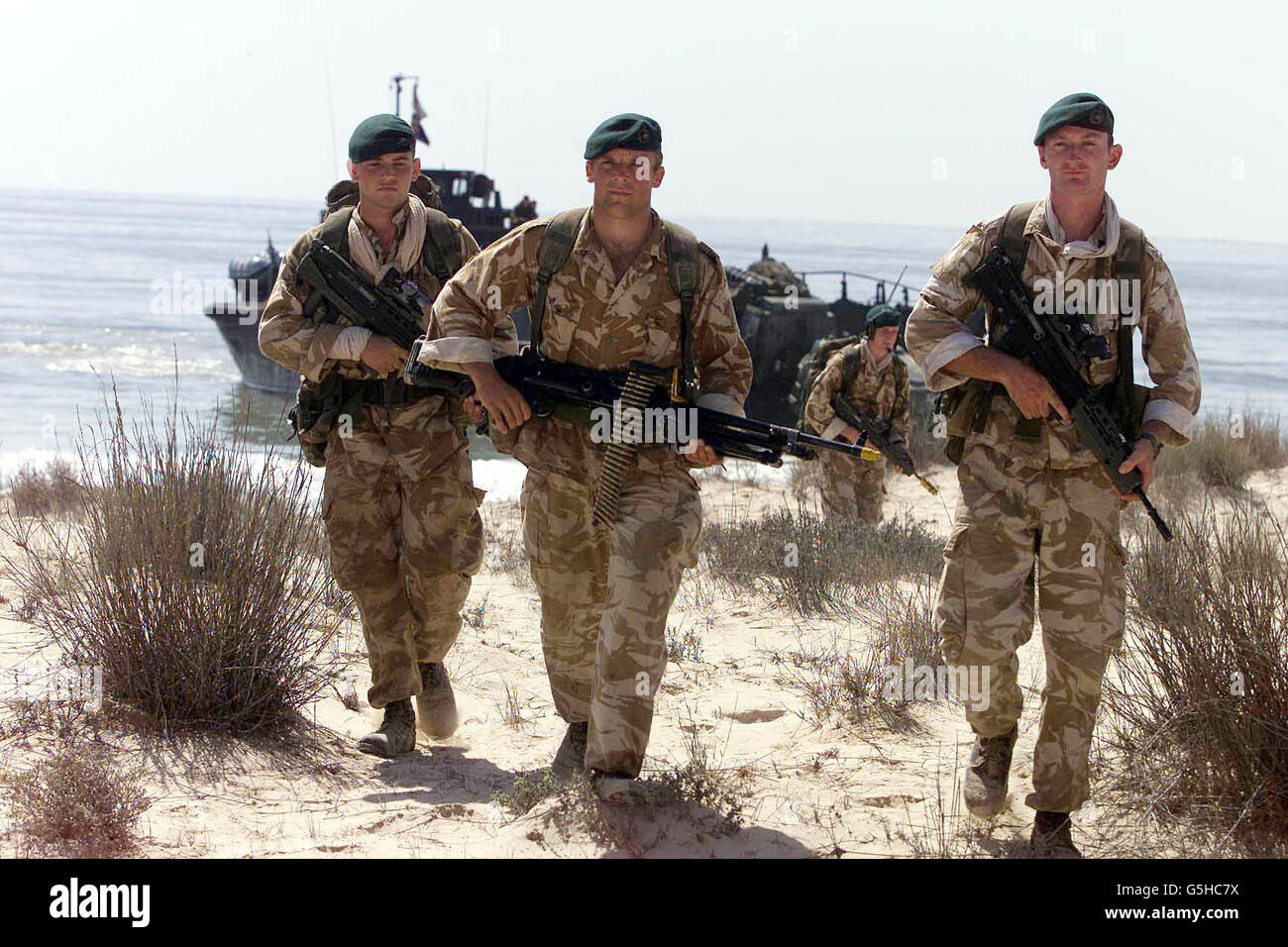 Royal Marines Commandos exercise ni Oman Stock Photo - Alamy