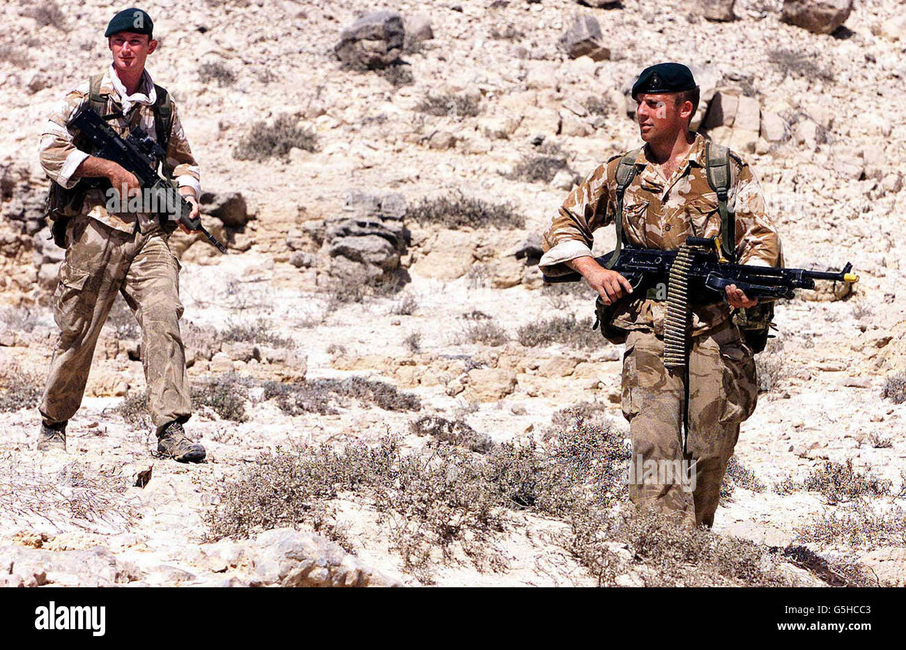 Royal Marines Commandos on exercise in Oman Stock Photo - Alamy