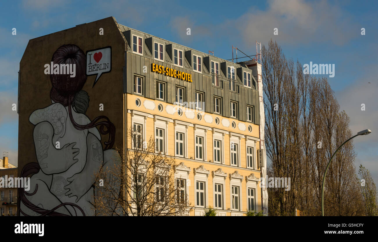 Berlin wall mural hi-res stock photography and images - Alamy