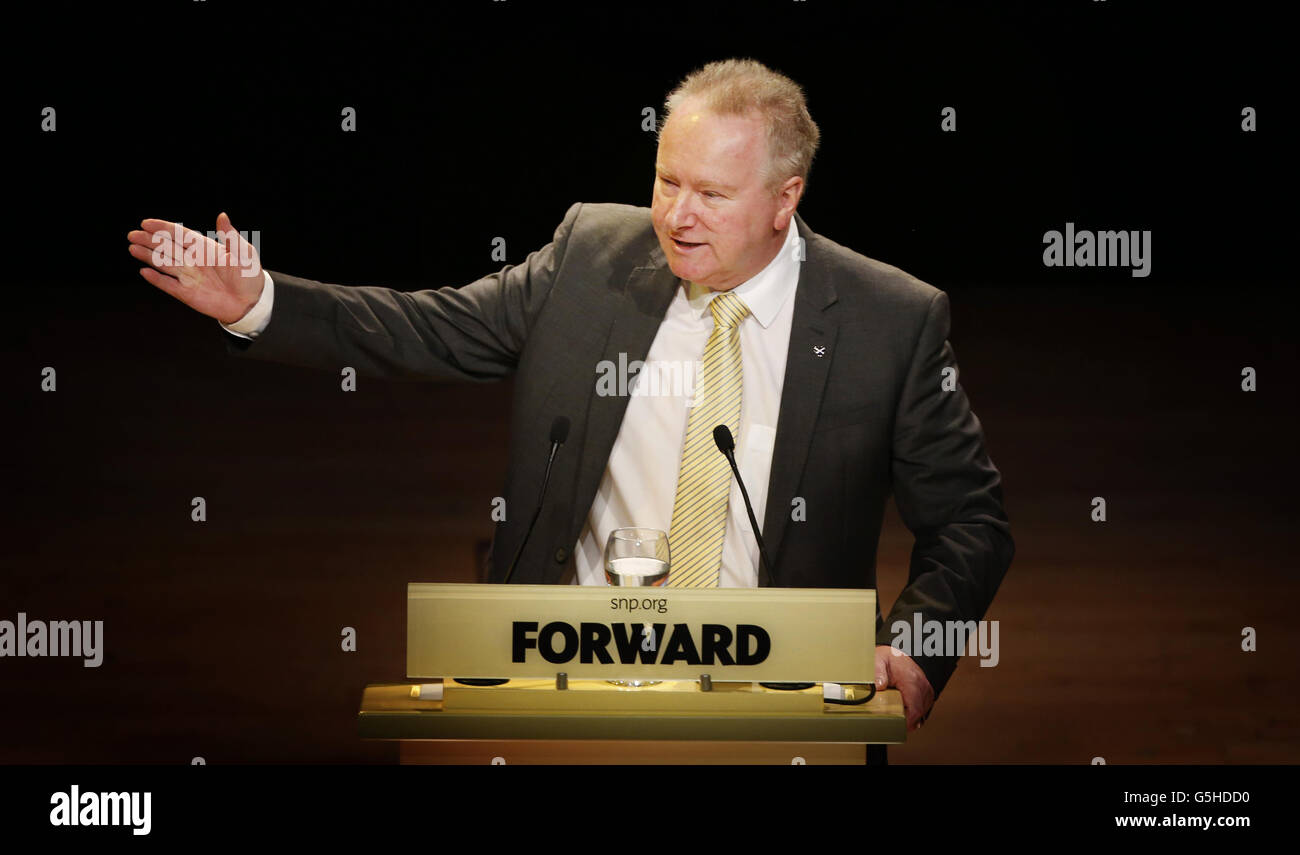 Cabinet secretary for health and well being hi-res stock photography ...