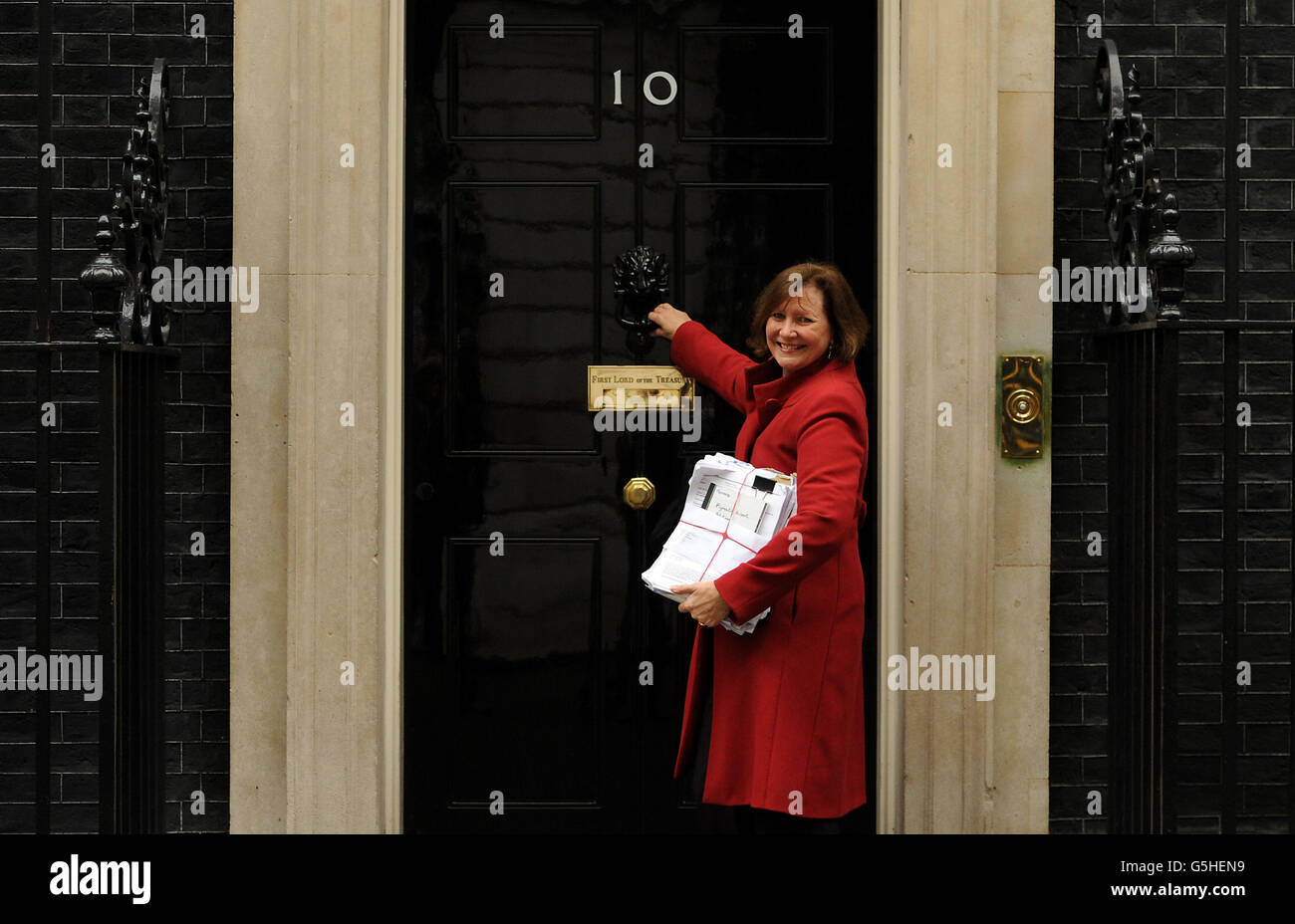 Alison Seabeck MP delivers letters to 10 Downing Street Stock Photo - Alamy