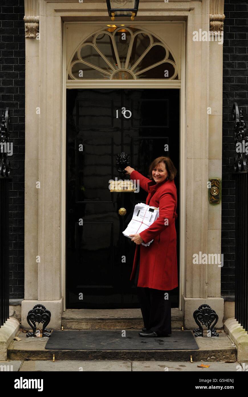 Alison Seabeck MP delivers letters to 10 Downing Street Stock Photo - Alamy