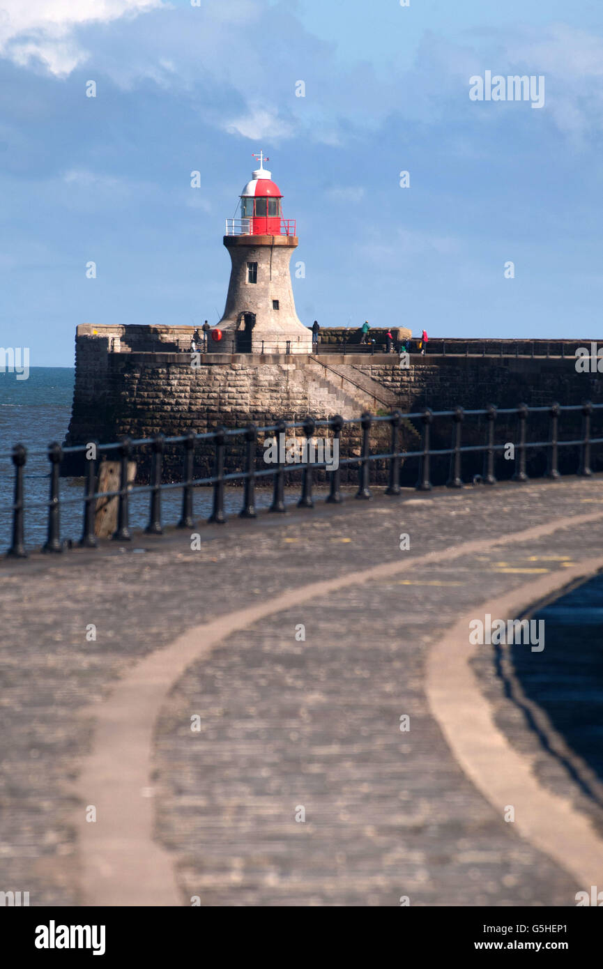 South Shields Lighthouse, River Tyne, South Pier Stock Photo - Alamy