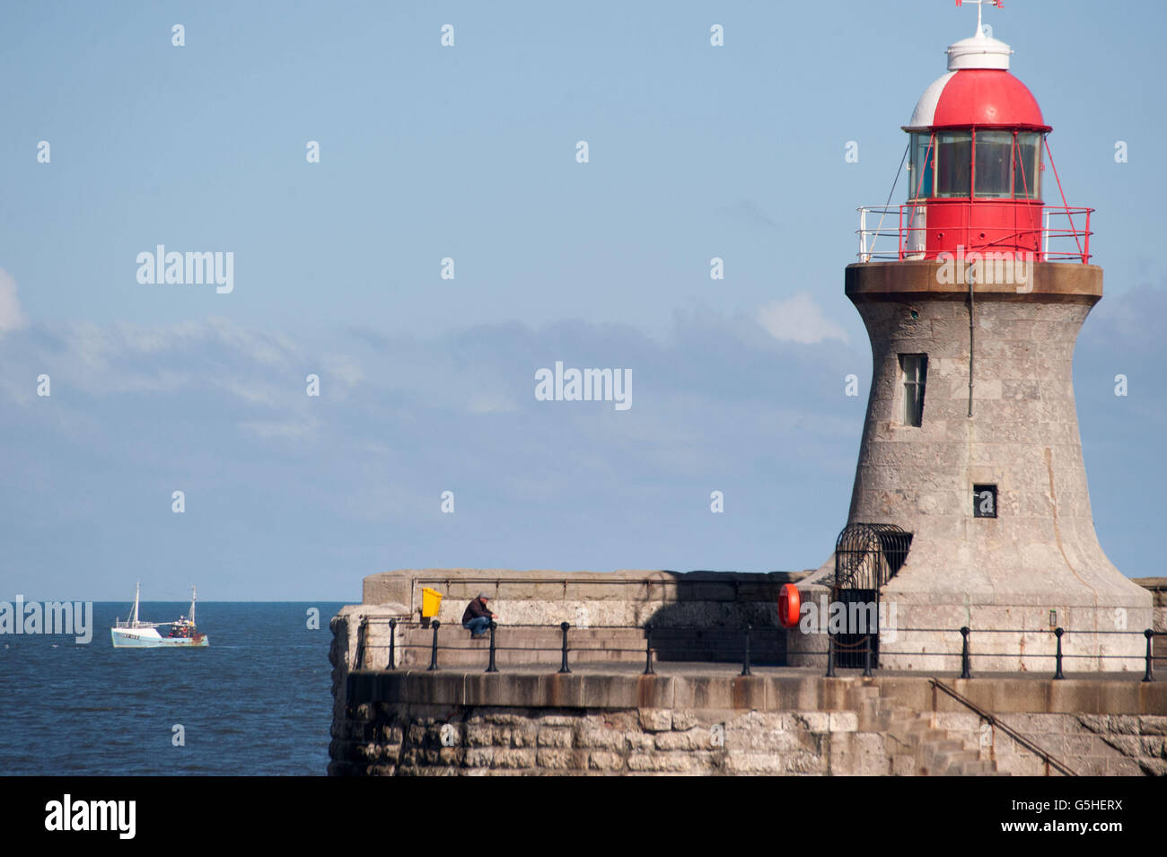South Shields Lighthouse, River Tyne, South Pier Stock Photo - Alamy