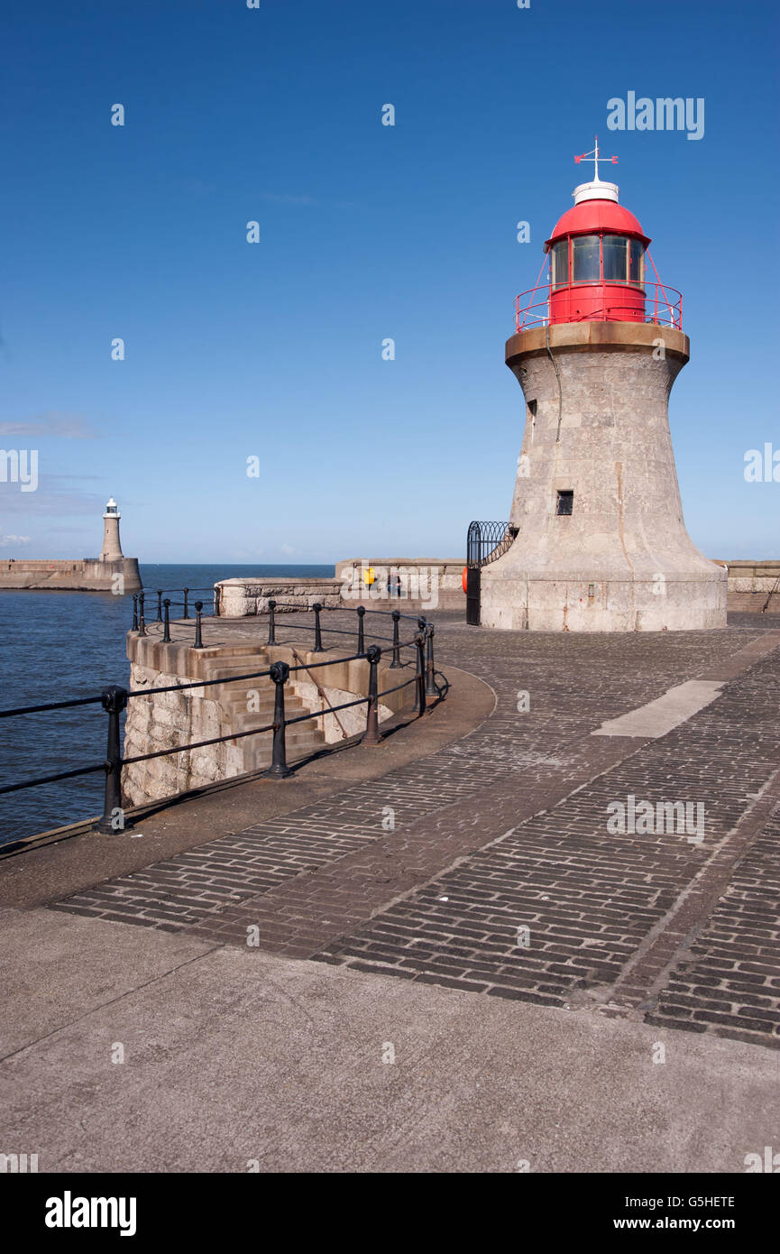 South Shields Lighthouse, River Tyne, South Pier Stock Photo - Alamy