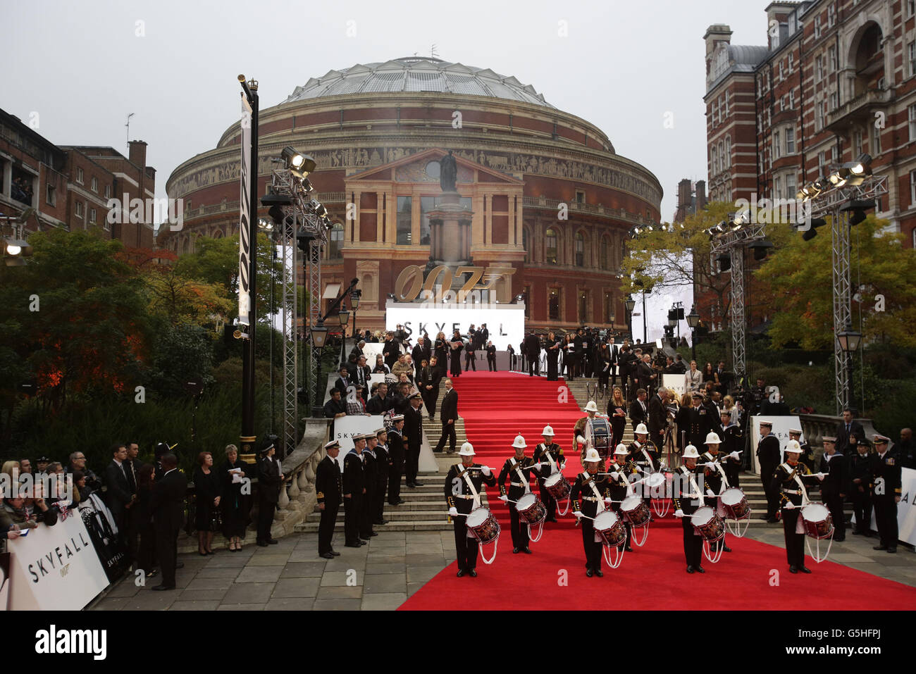 Skyfall Royal World Premiere - London Stock Photo - Alamy