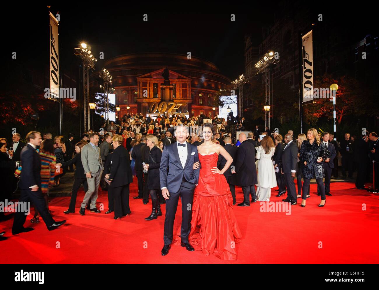 Skyfall Royal World Premiere - London Stock Photo - Alamy