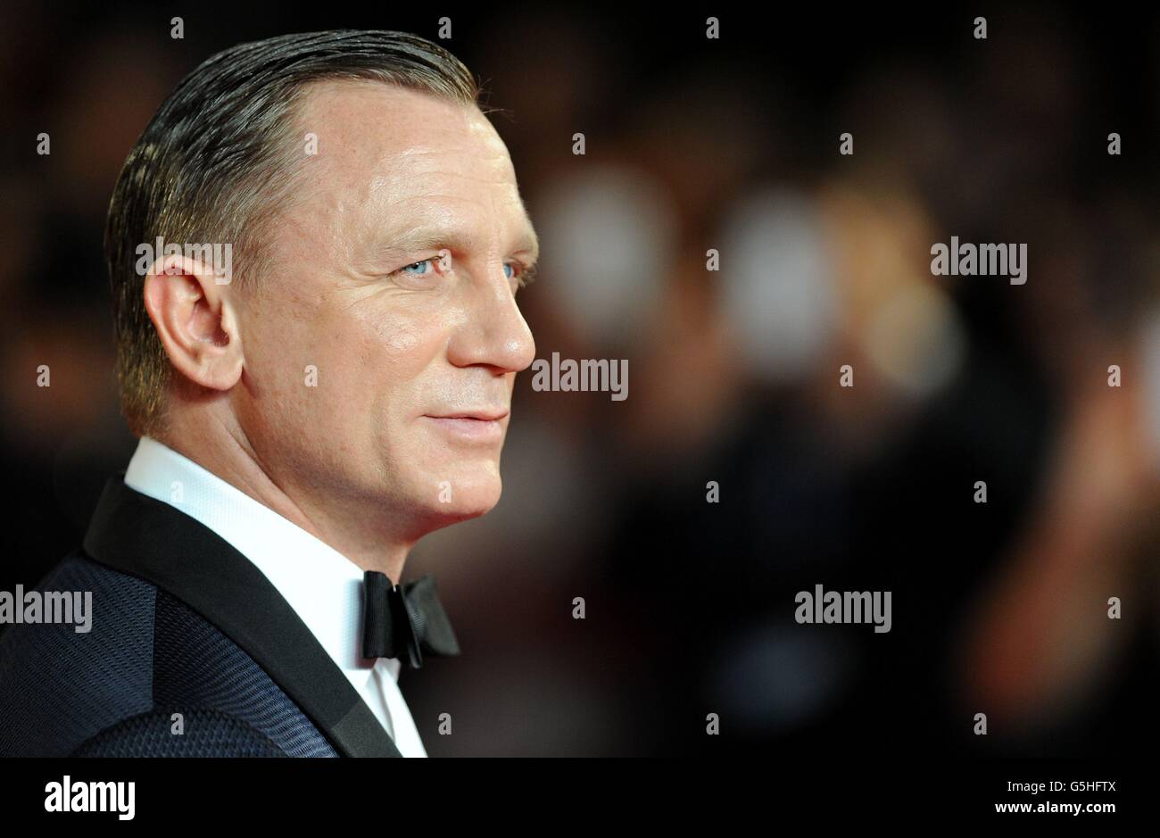 Daniel Craig arriving for the Royal World premiere of Skyfall at the ...