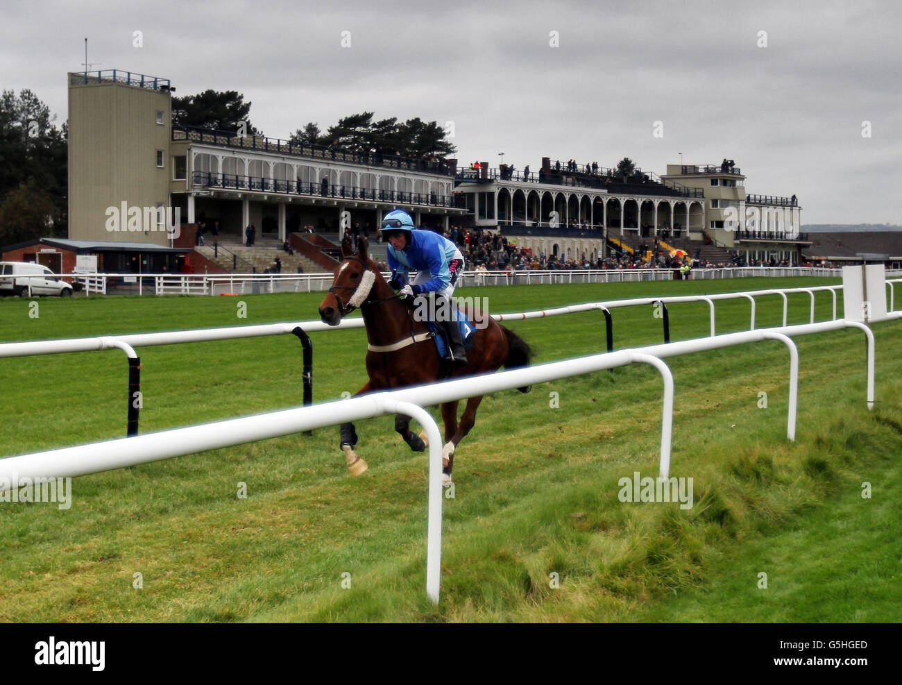 Mark quinlan at ludlow racecourse hi-res stock photography and images ...