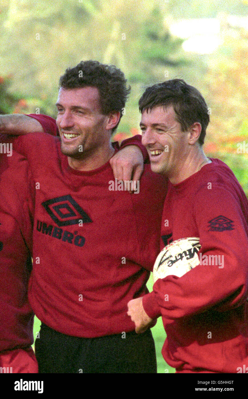 Southampton's Tim Flowers (l) and Matt Le Tissier (r) during training ...