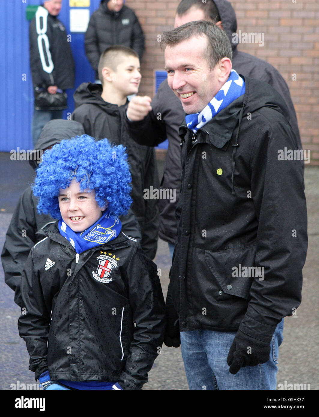 Two everton fans pose for photograph hi-res stock photography and ...