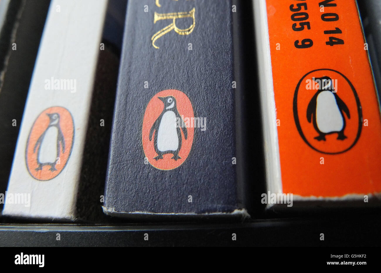 Random books hi-res stock photography and images - Alamy