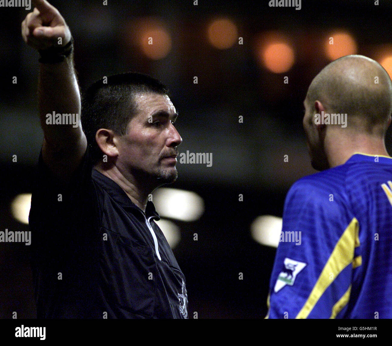 Match referee Jeff Winter points the way for Leeds United's Danny Mills ...