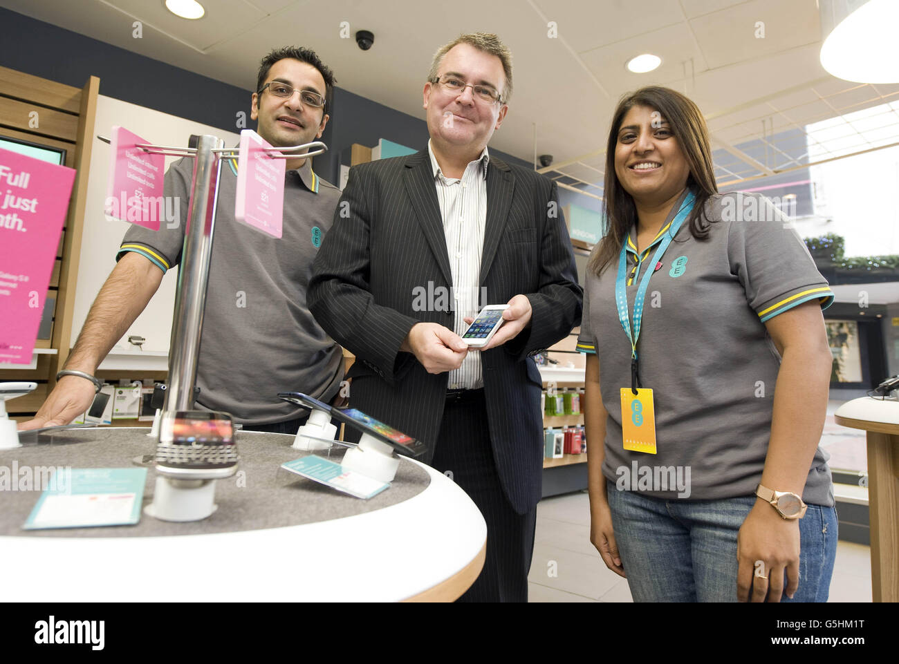 Ee phone shop in birmingham hi-res stock photography and images - Alamy