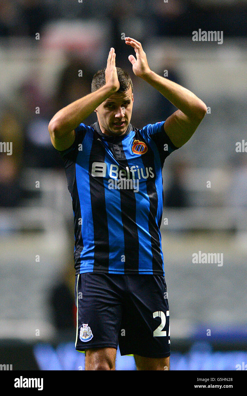 Newcastle United's Steven Taylor wears a Club Brugge shirt after ...