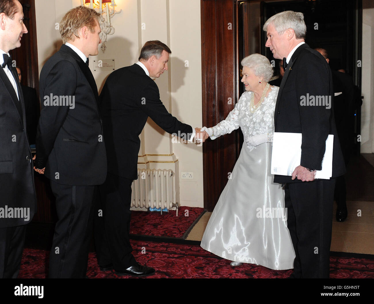 The Queen shakes hands with Simon Robey, Chairman of the Royal Opera ...