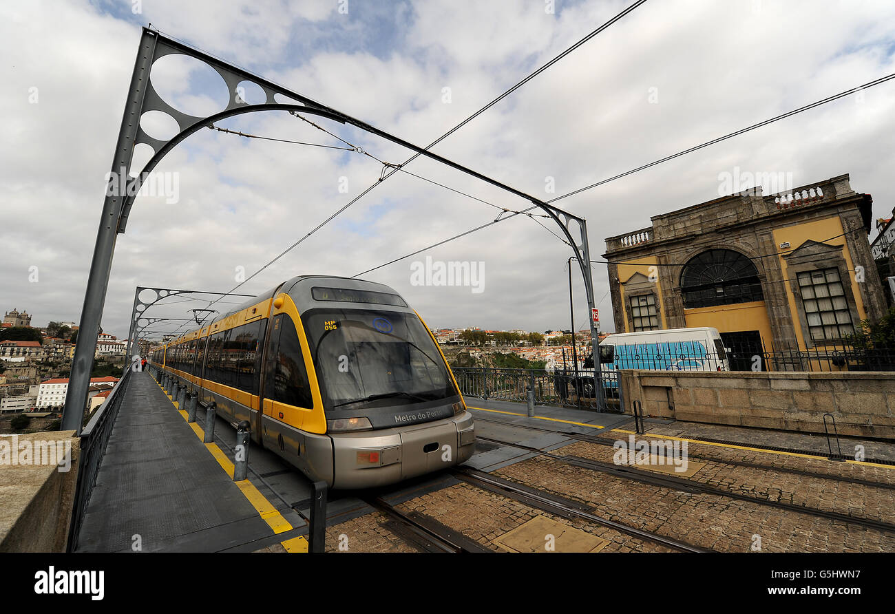General view of the Metro making it's way across the Dom Luis Bridge in ...