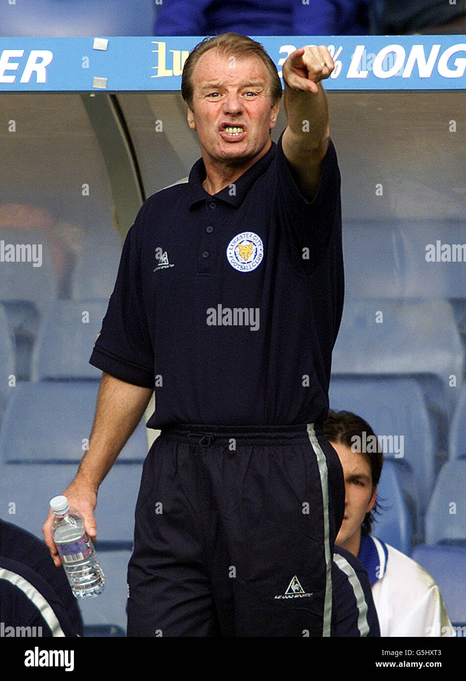 Football manager dave bassett hi-res stock photography and images - Alamy