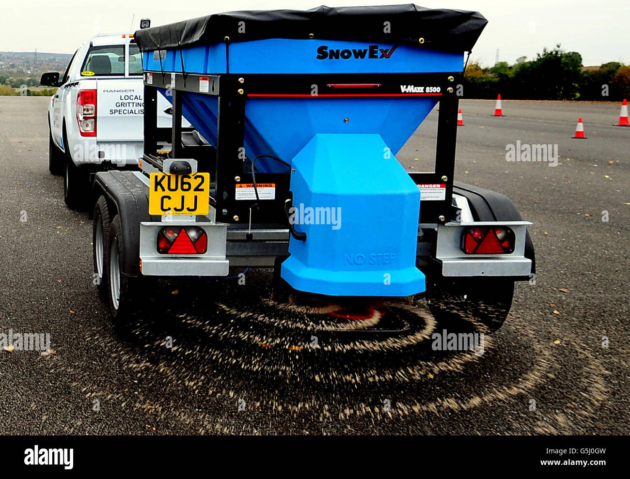 Gritting teams braced cold snap hi-res stock photography and images - Alamy