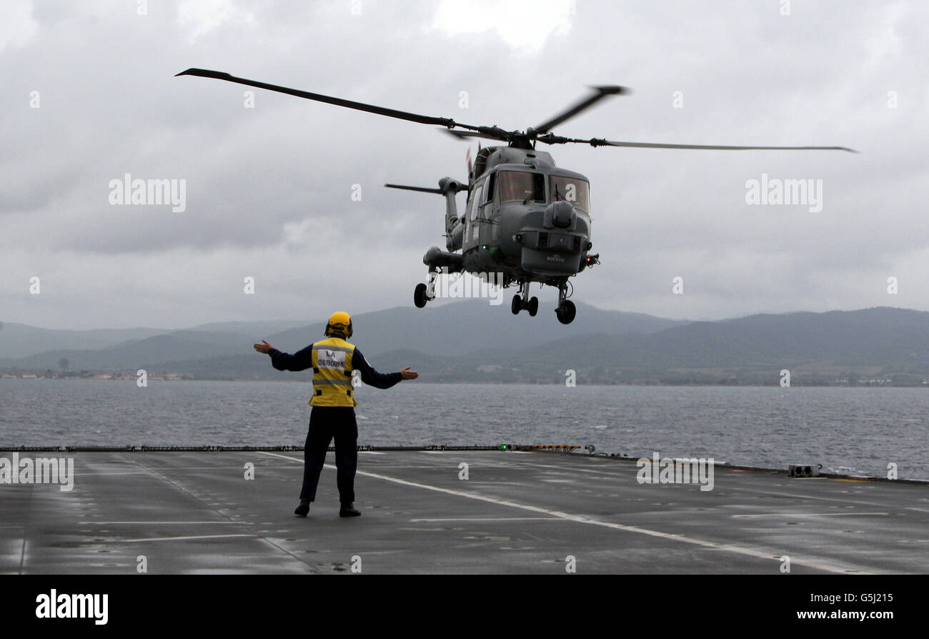 A Lynx helicopter lands on HMS Bulwark during a joint naval exercise ...