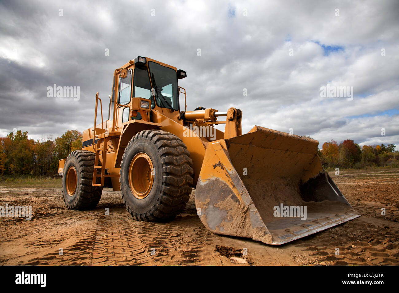 Bulldozer construction heavy earth hi-res stock photography and images ...