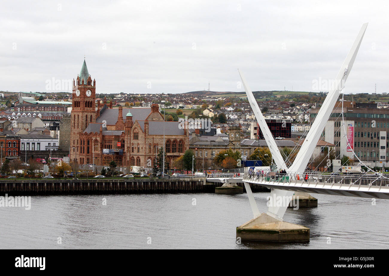 Belfast Crown Bar Stock Photo - Alamy