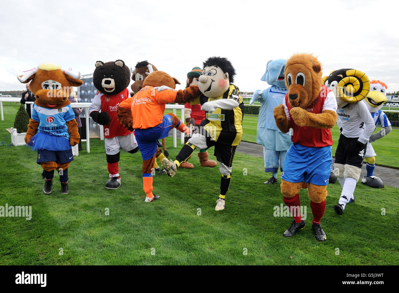 Football mascots uk hi-res stock photography and images - Alamy