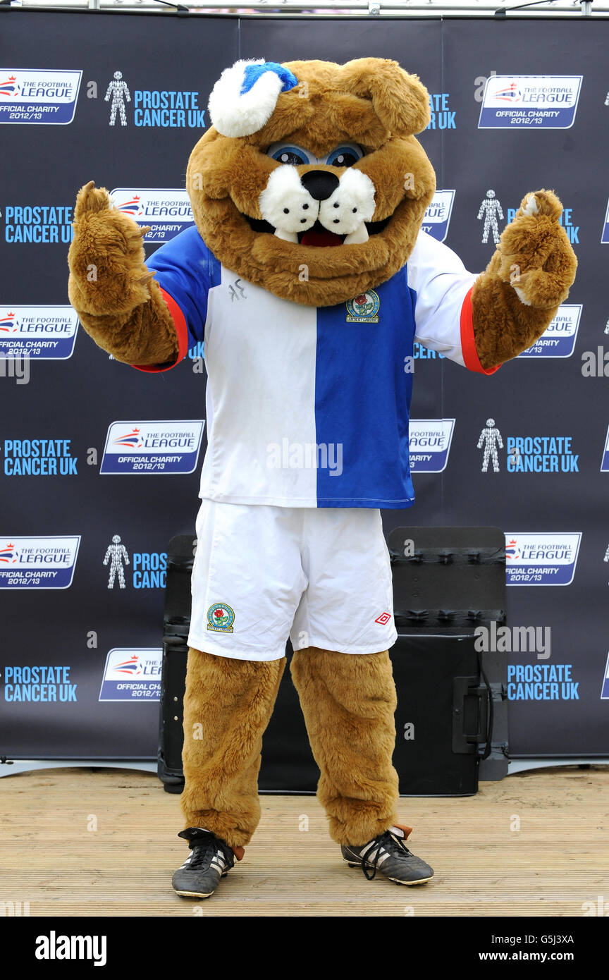 Soccer football league charity mascot race 2012 doncaster racecourse ...